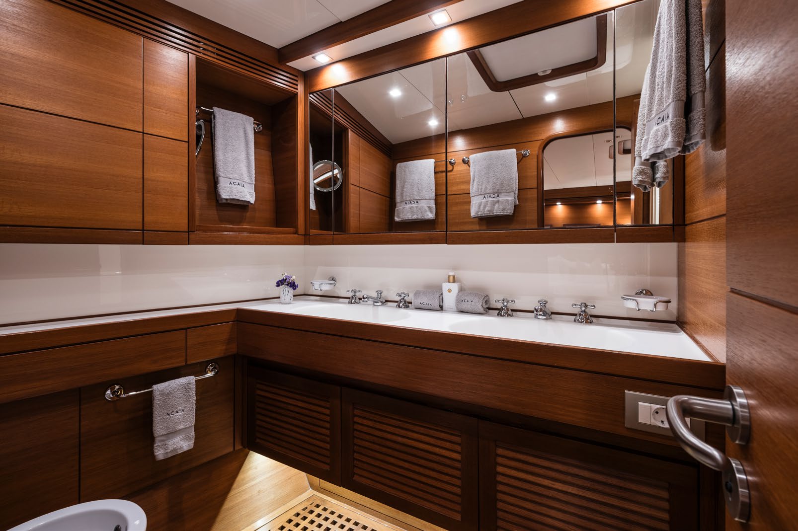 Yacht ACAIA, Southern Wind Shipyard | CHARTERWORLD Luxury Superyacht ...